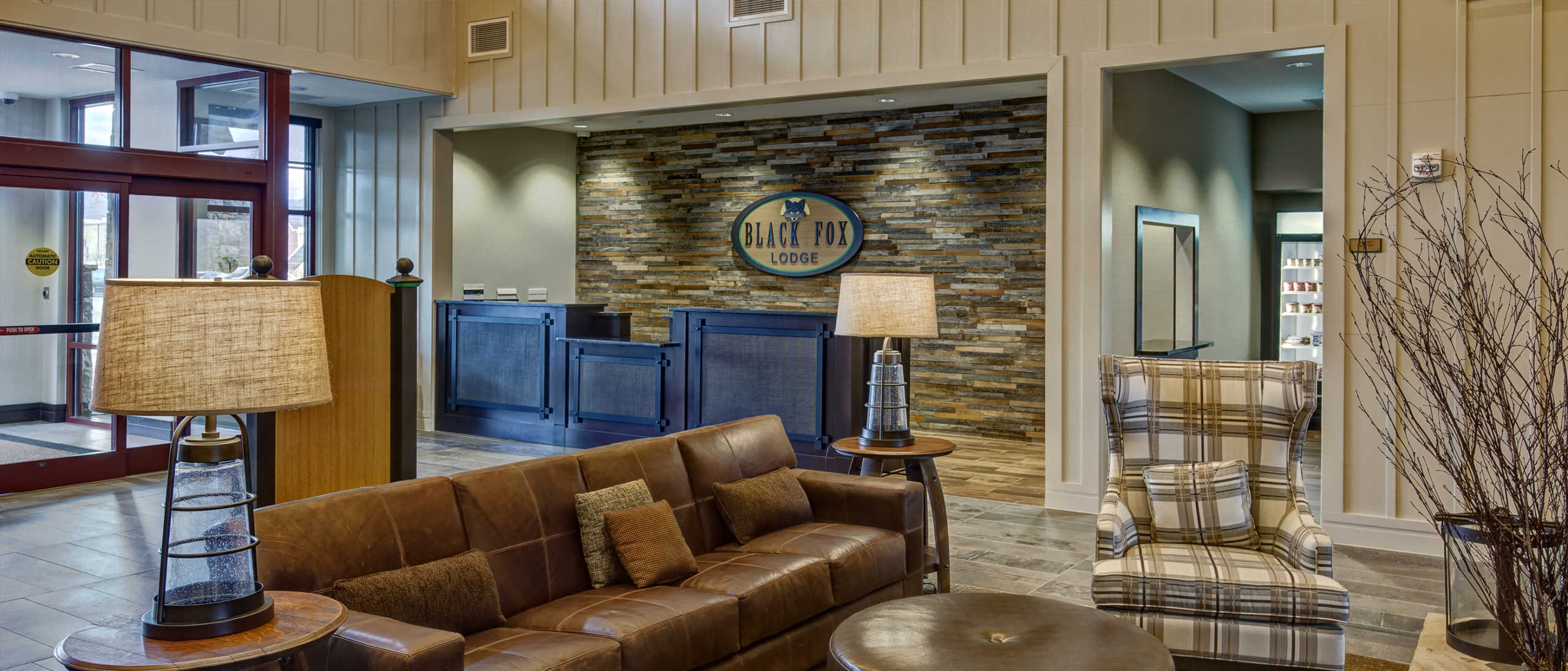 Black Fox Lodge Pigeon Forge: A Smoky Mountain Lodge - Small Market ...